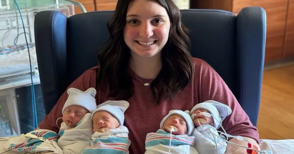 Mom gives birth to rare quadruplets—two sets of identical twins ...