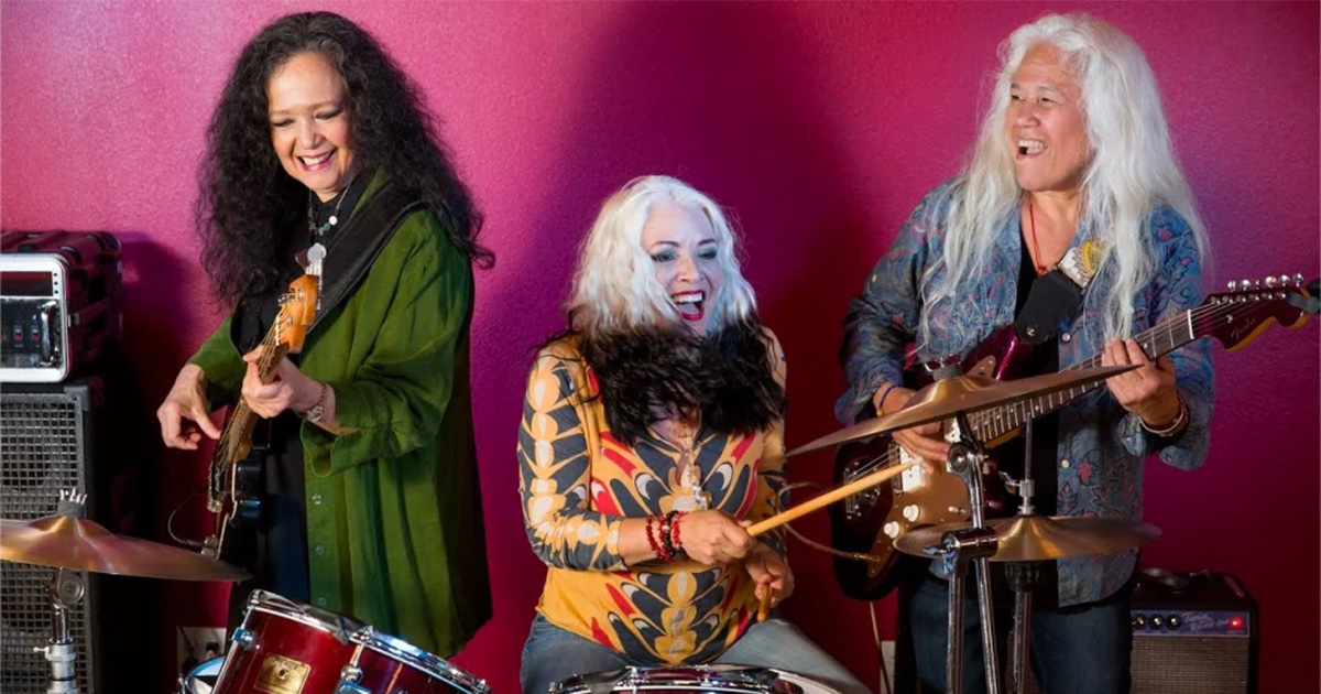 Did you know one of the most important female bands in rock were Fil ...
