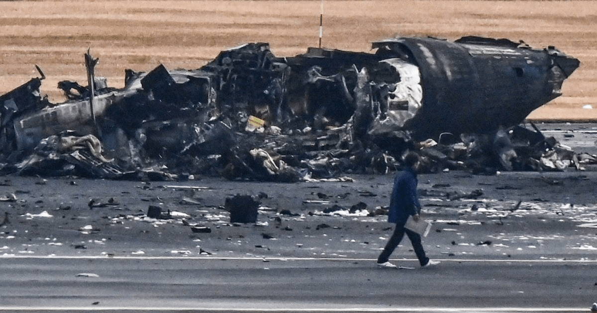 How all 379 passengers of Japan Airlines plane survived crash and burn ...